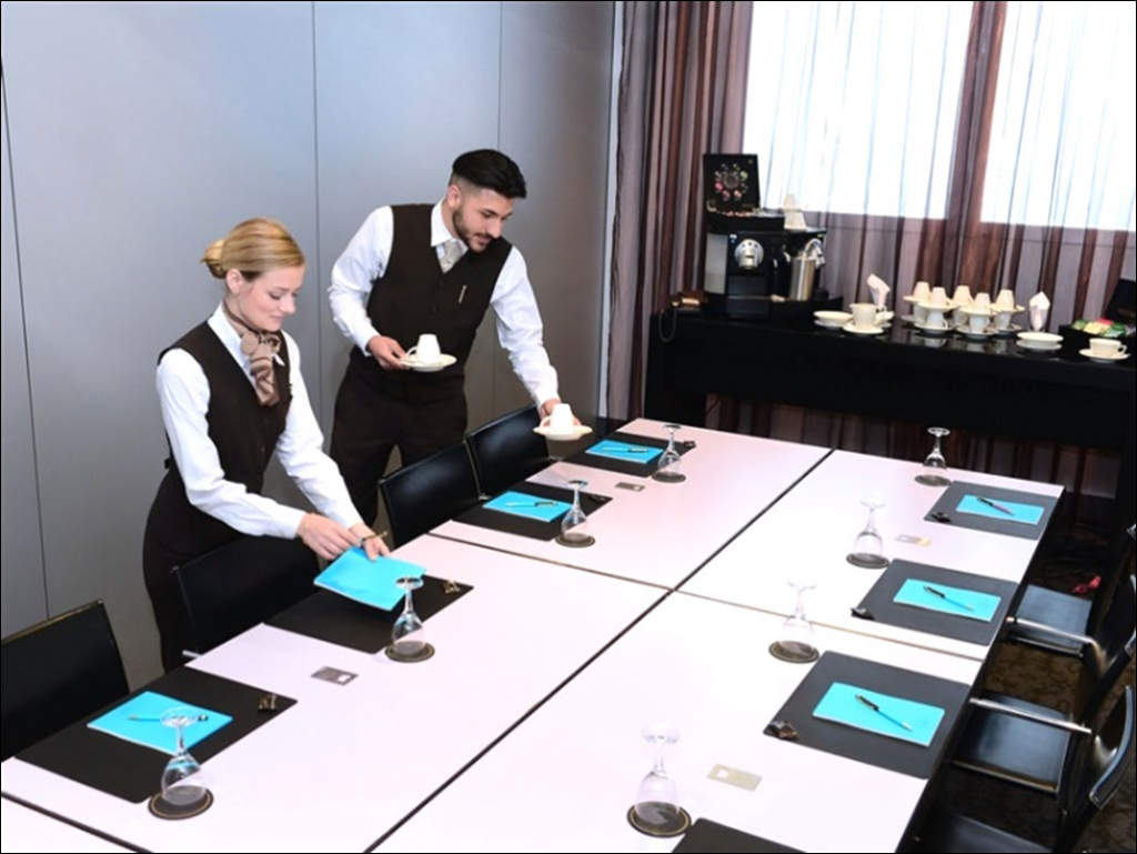 Schon mal nachgedacht über eine Ausbildung zum/zur… – Hotelfachmann ...